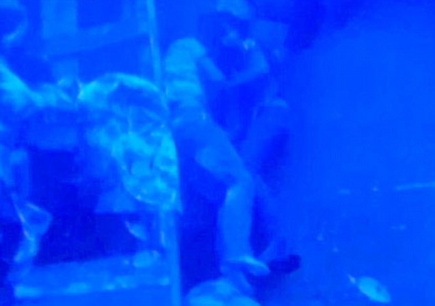 A shocking video of Lampedusa: A drowned couple holding each other ...