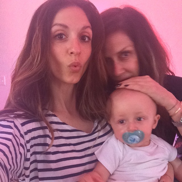 Anna Vissi took a selfie with her grandson! - ProtoThema English