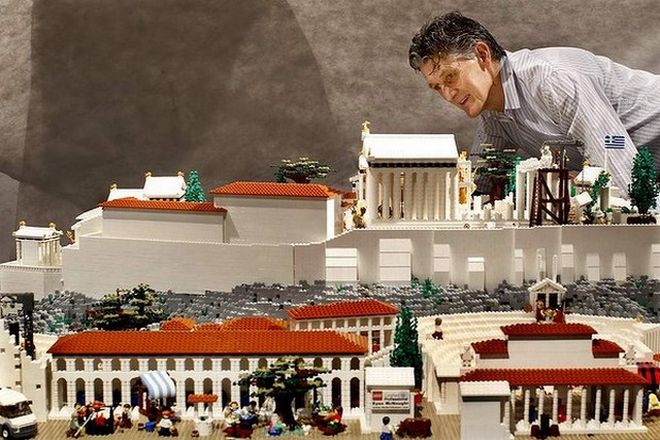 Lego Acropolis gift goes to the Acropolis Museum - ProtoThema English