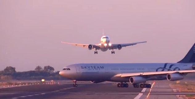 Two planes almost collide at Barcelona Airport (Video) - ProtoThema English