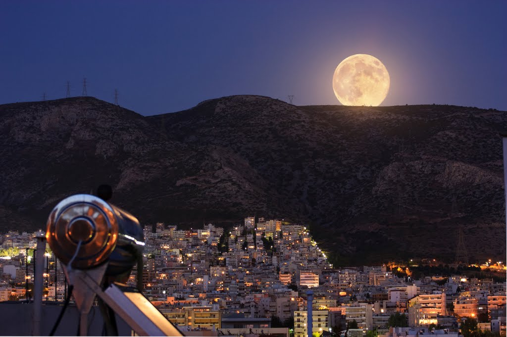 In the light of the full August moon - ProtoThema English