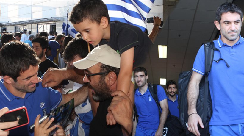 Greek national football team receives a hero's welcome! - ProtoThema ...