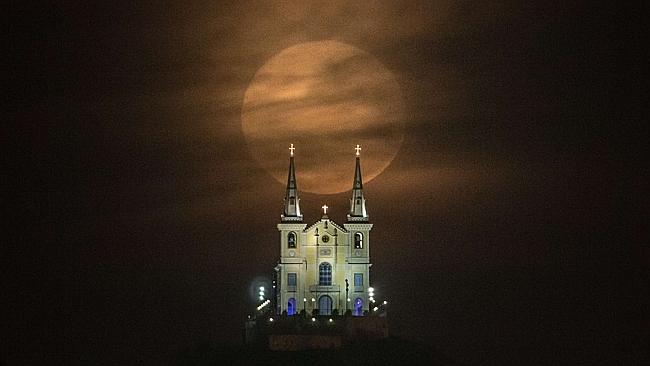 The super moon around the world and beyond (spectacular photos ...