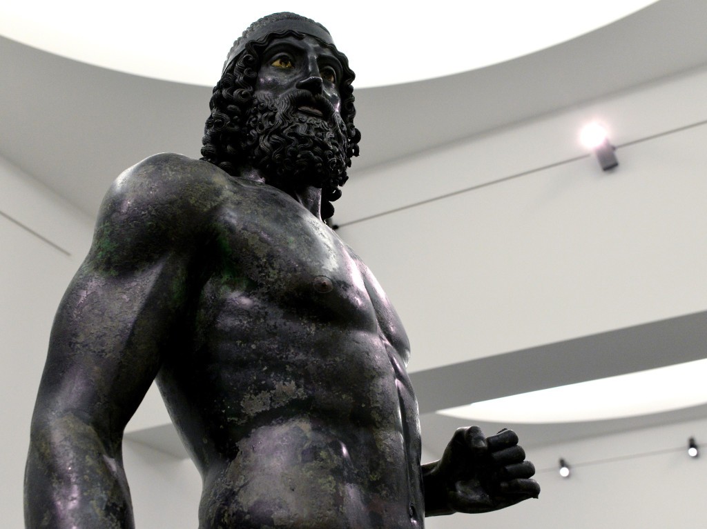 They were willing to risk the world-famous Greek Riace bronzes for cash ...
