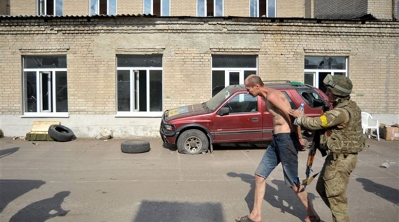 Ukraine: The two journalists were set free - ProtoThema English