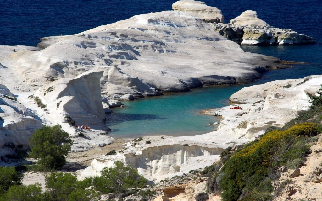 Sarakiniko: a beach that resembles a moonscape | protothemanews.com