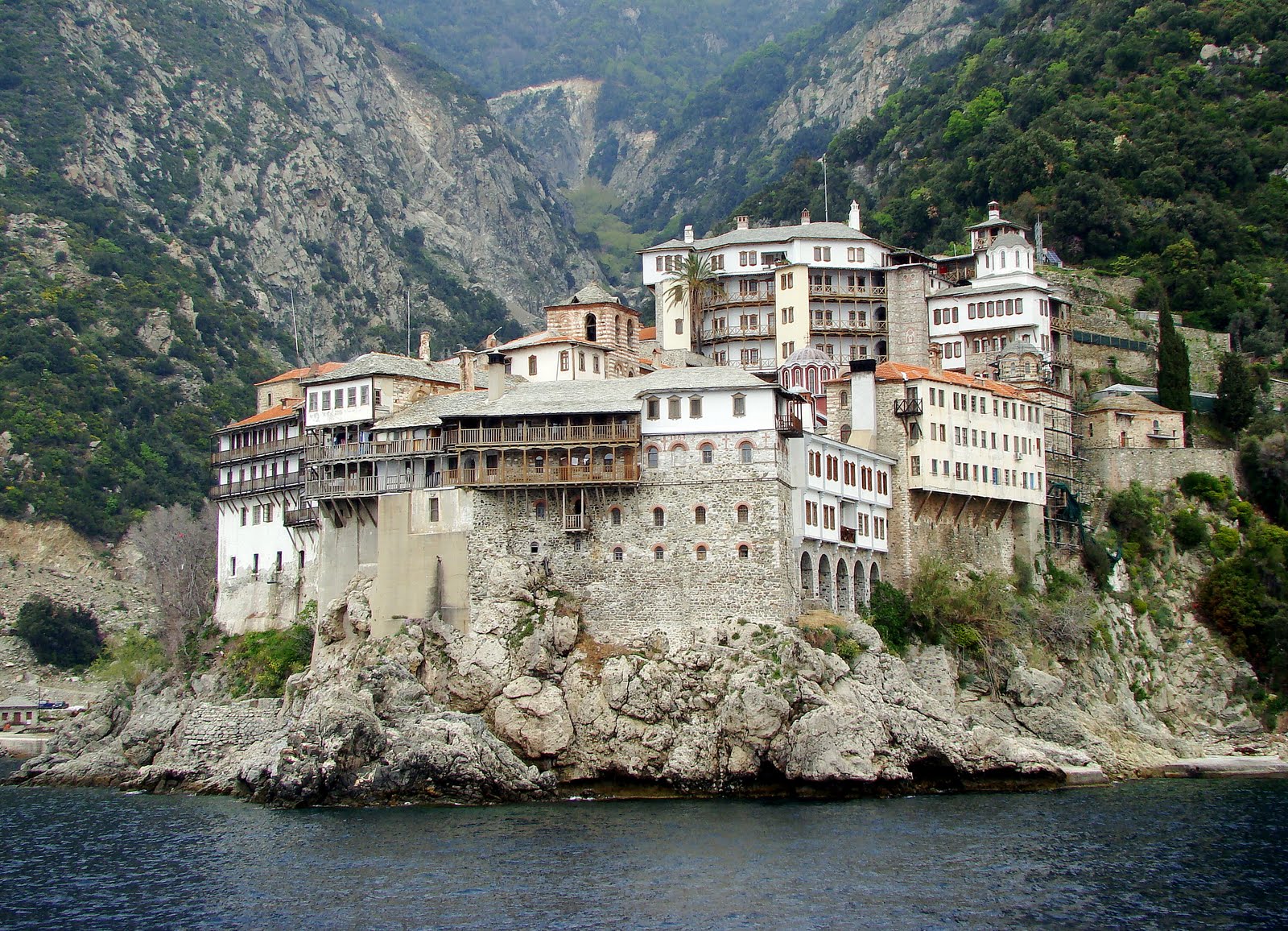 Hiking in Mount Athos: A once-in-a-lifetime experience - ProtoThema English