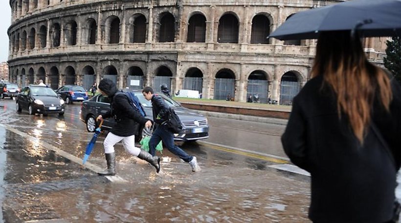 Italy experiences floods and chaos due to heavy rain - ProtoThema English