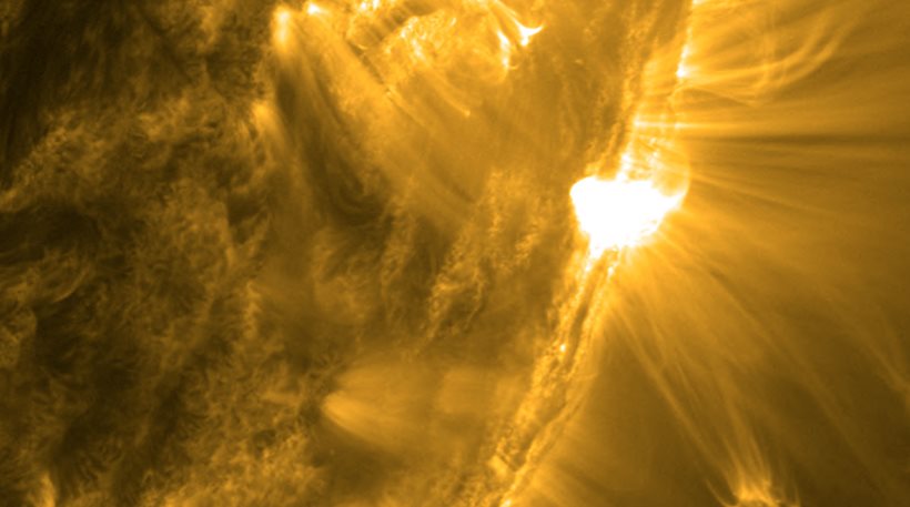 NASA records amazing solar flare (Video) - ProtoThema English