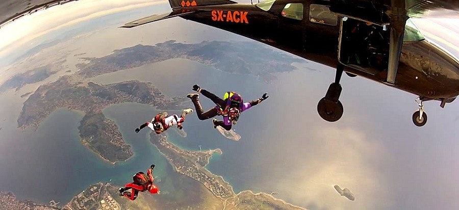 Skydiving in Greece - ProtoThema English