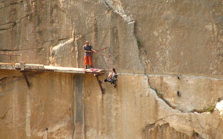 Do you dare to tread the most dangerous path in the world? (photos ...