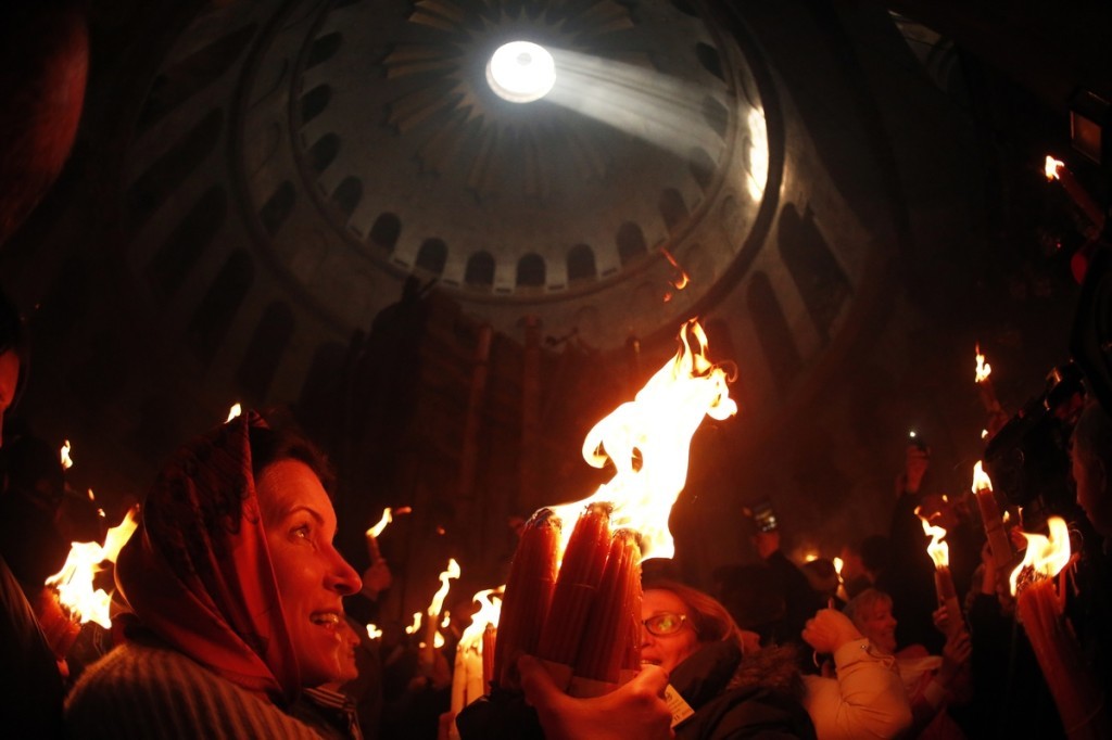 See the stunning Holy Fire ceremony at Jerusalem (photos +video ...