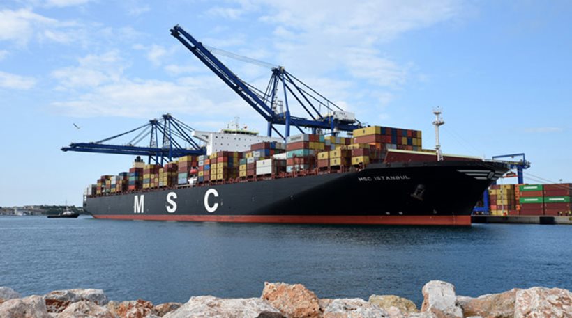 Massive new container ship docks in Piraeus - ProtoThema English