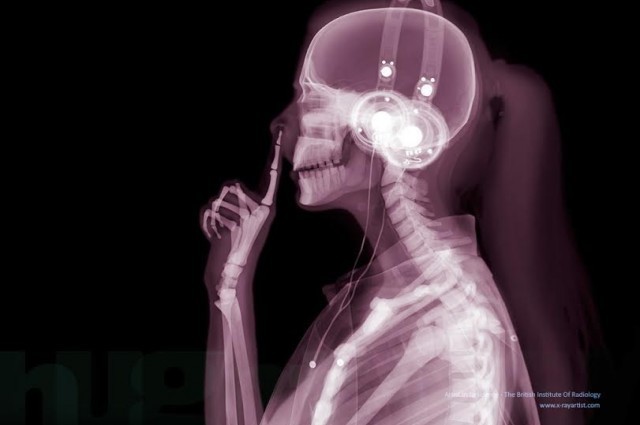 See-through humans in every-day poses - ProtoThema English