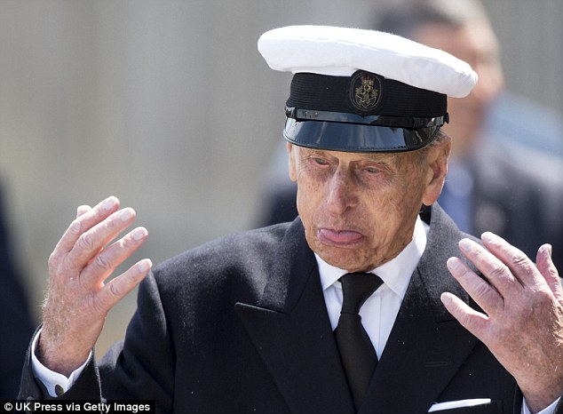 Prince Philip's royal smirk at the fleet review - ProtoThema English