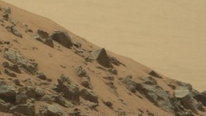 ET-watchers claim NASA pic shows pyramid on Mars! - ProtoThema English