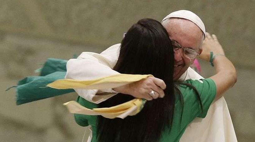 Why did the Pope hug a 19-year-old Brazilian girl (pics+vid ...