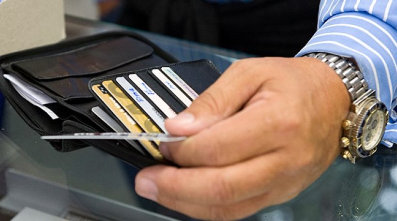 Use of plastic money tripled in Greece - ProtoThema English