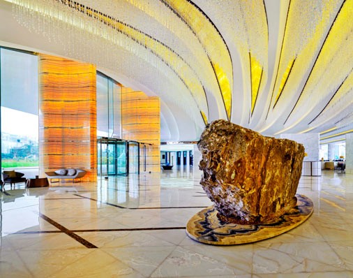 A doughnut-shaped luxury hotel - ProtoThema English