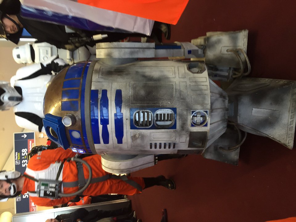 Star Wars Mania: Look at who has just arrived in Paris! (pics + vid ...