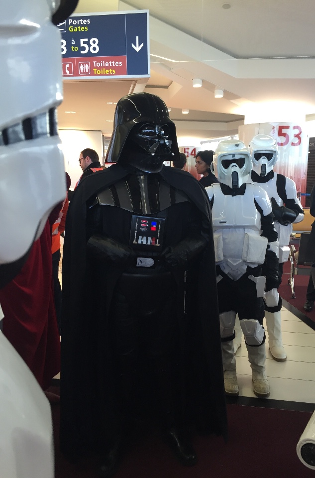Star Wars Mania: Look at who has just arrived in Paris! (pics + vid ...