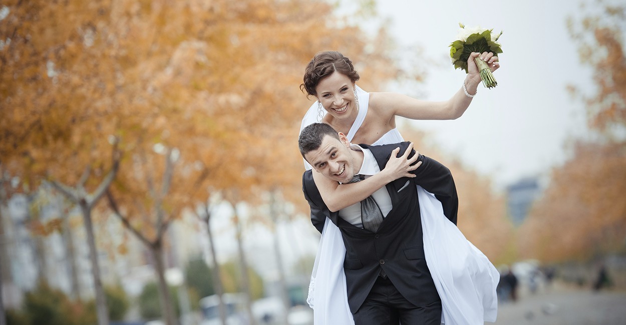 Company gives couples $10,000 that they only have to pay back if they ...