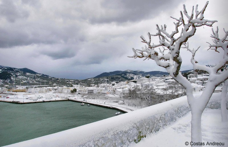 Stunning photos of Greek islands covered with snow - ProtoThema English