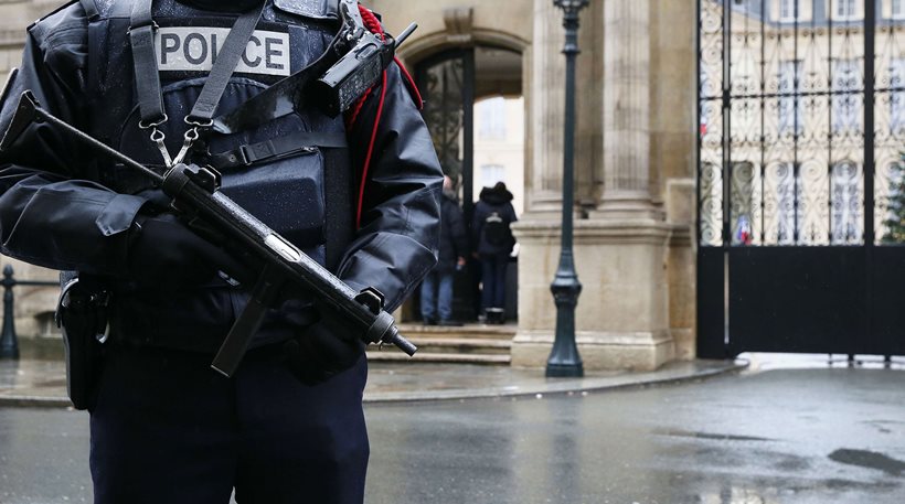 High schools in Paris receive attack threats - ProtoThema English