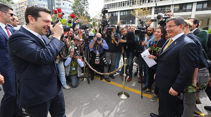 Turkish PM challenges Greece's sovereignty and agrees on common migrant solutions - ProtoThema ...