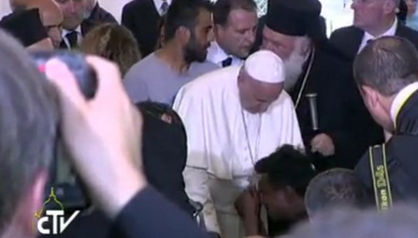 'Please bless me, father..', says crying refugee to Pope (photos ...