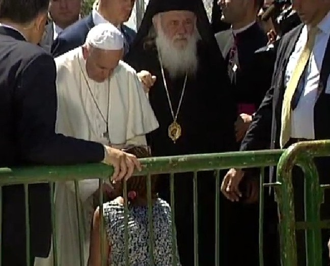 'Please bless me, father..', says crying refugee to Pope (photos ...