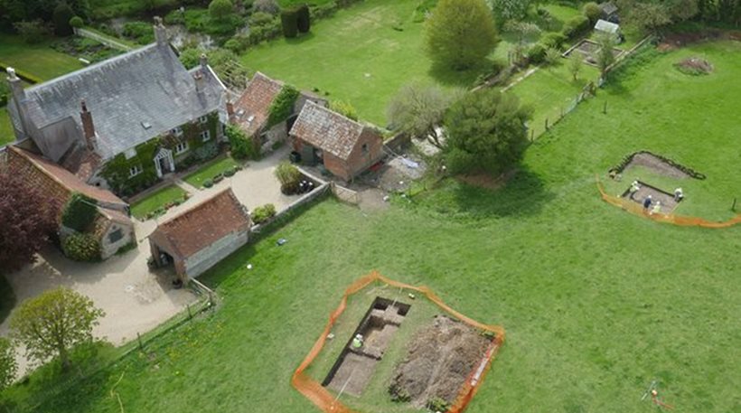 Man in UK finds unbelievable Roman ruins in backyard (photos ...