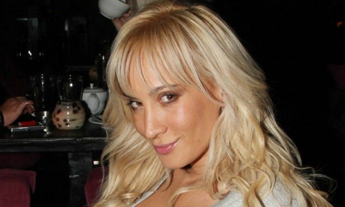 Hot Maria Matsouka goes for a swim (photos+video) - ProtoThema English