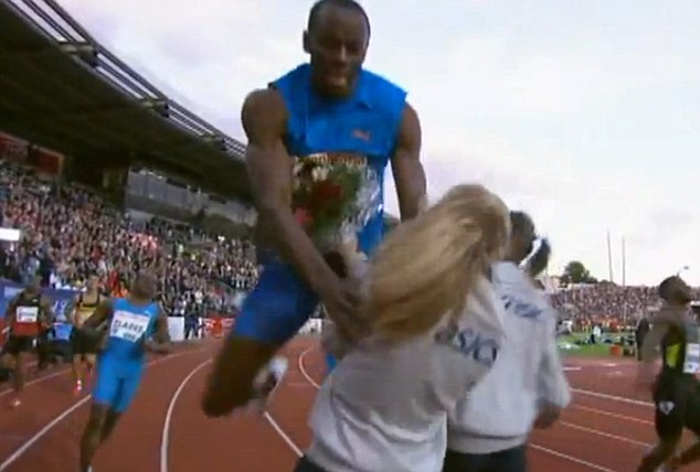 Judges crash with athletes on finish line (funny video) - ProtoThema ...