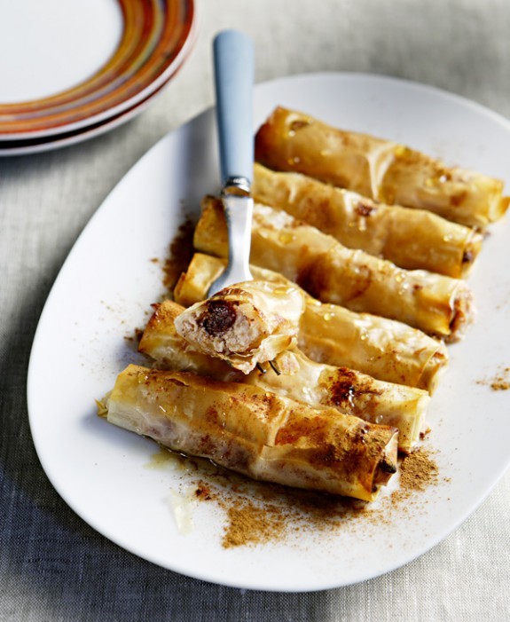 Cream cheese filo rolls with honey, cinnamon and walnuts - ProtoThema ...