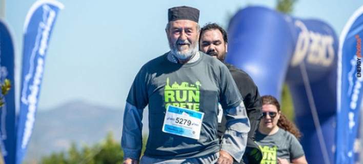 The marathon-running priests... (photos) - ProtoThema English