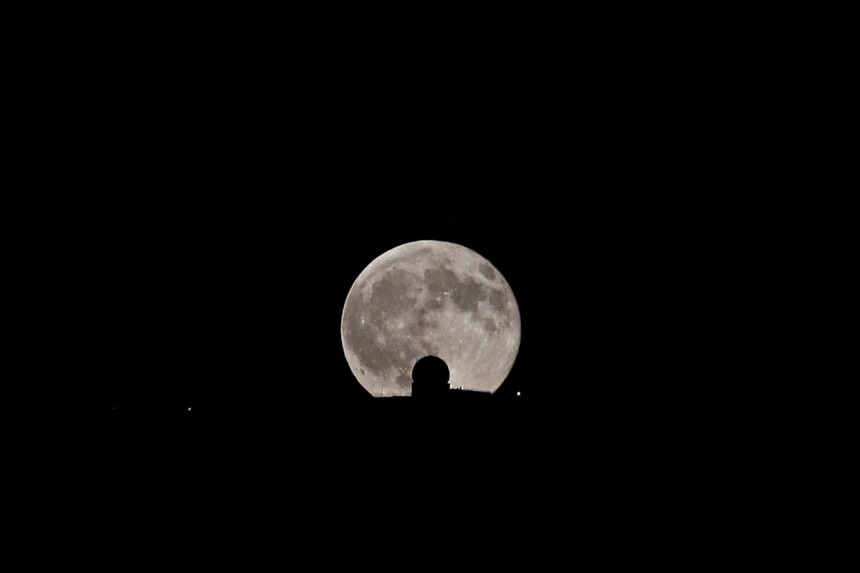 Don't miss the Supermoon on November 14 (video-photos) - ProtoThema English
