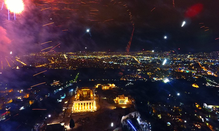 Athens and Thessaloniki usher in new year in style (photos ...