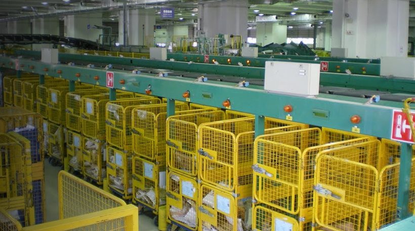 Police find 8 parcel bombs in Postal Services in Attica - ProtoThema ...