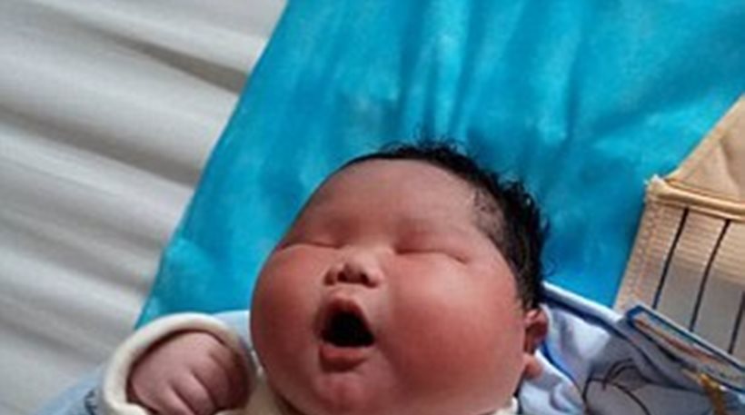 Giant baby born in China! (photos) - ProtoThema English