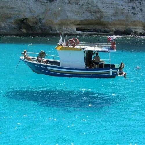 "Flying boat", crystal clear waters - Greece - ProtoThema English