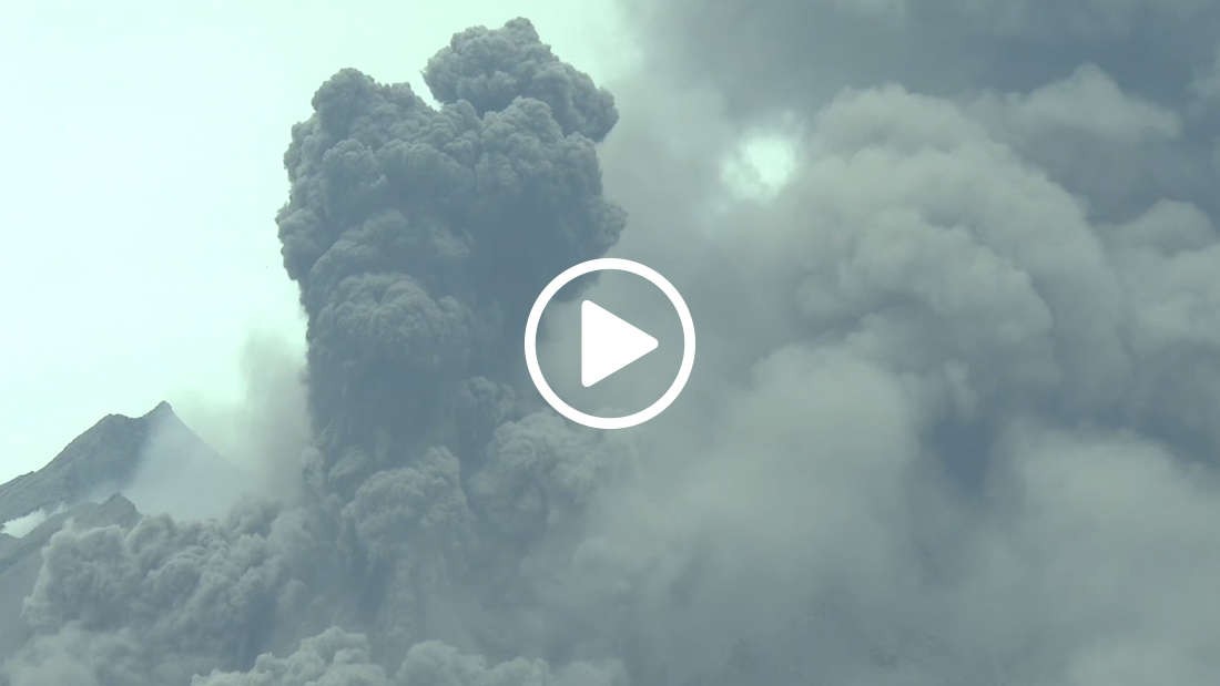 Extraordinary footage captures eruption at Japan's Sakurajima volcano ...