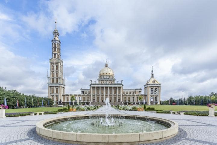 The 10 largest Christian Churches in the world (photos) - ProtoThema ...
