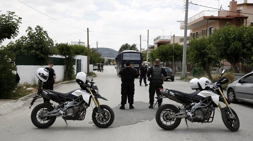 Stray bullet nearly kills girl in Menidi - ProtoThema English