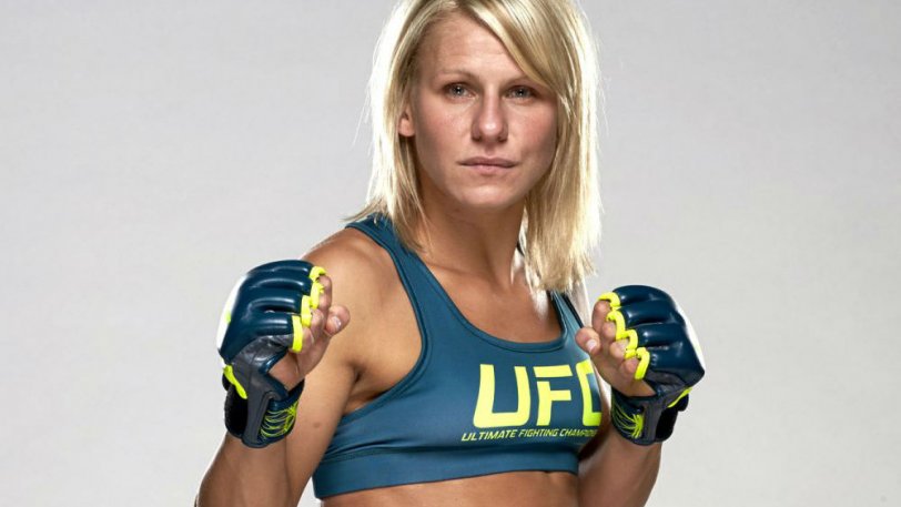 MMA fighter poops herself in ring (photo) - ProtoThema English