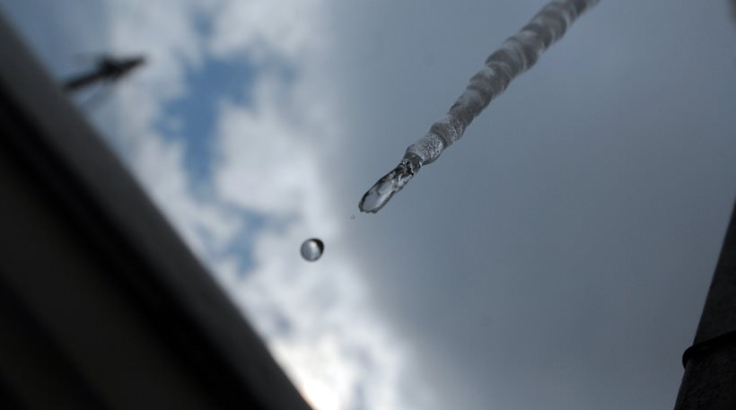 Liquid water has two forms, scientists say - ProtoThema English