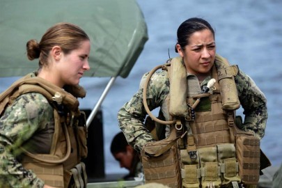 Woman becomes US Navy's first female SEAL candidate - ProtoThema English