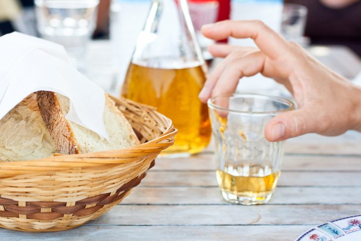 Retsina: The Greek wine you should try! - ProtoThema English