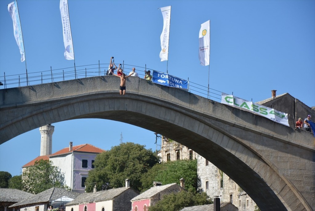 Mostar bridge-jumpers stage 451st Annual Tournament (PHOTOS ...