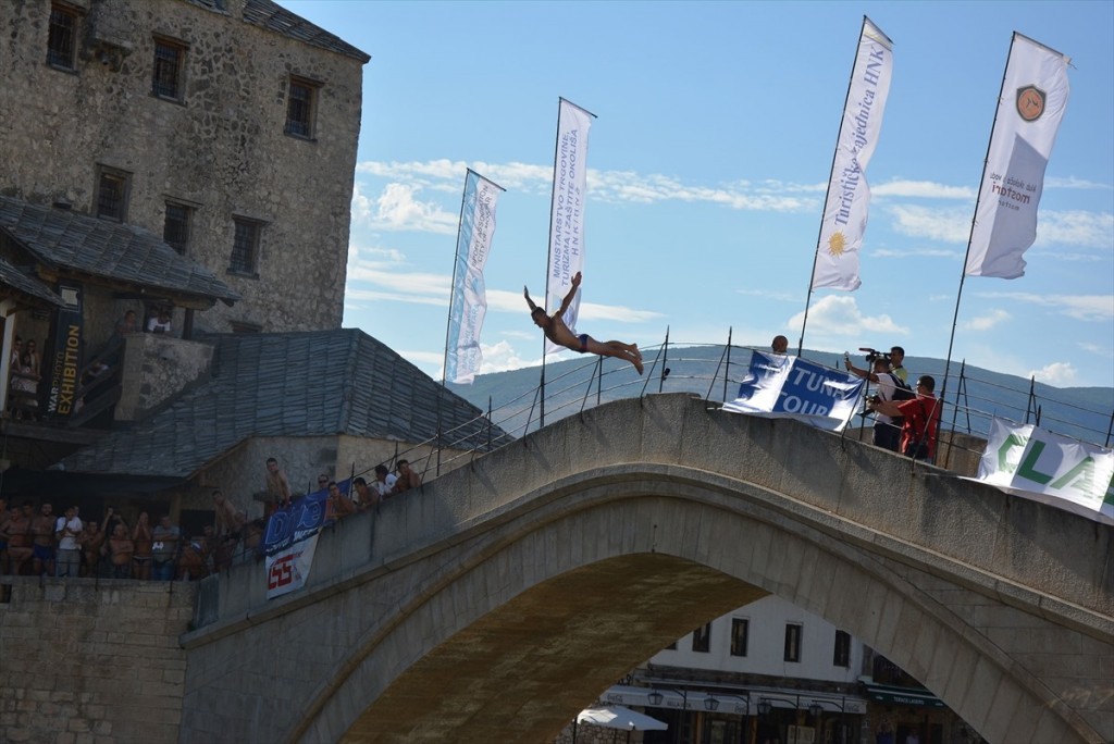 Mostar bridge-jumpers stage 451st Annual Tournament (PHOTOS ...